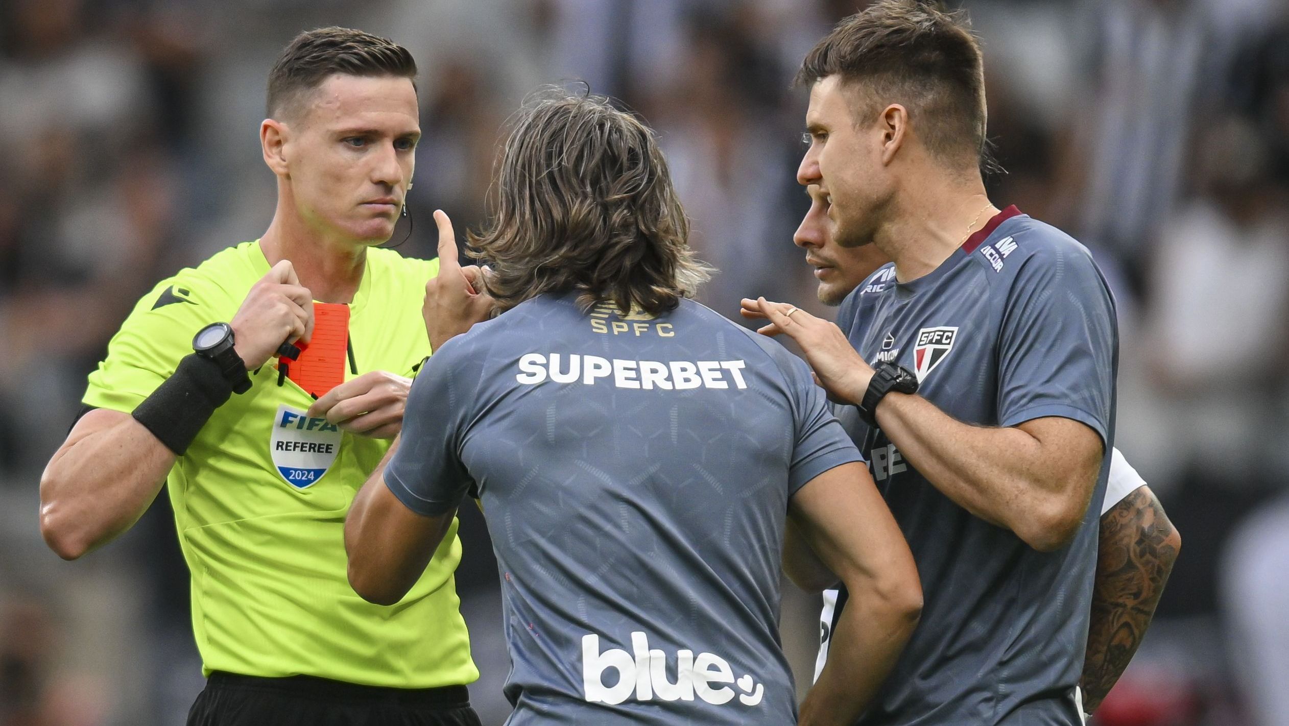 Dublador revela o que foi dito na treta entre Zubeldía e árbitro; veja ...